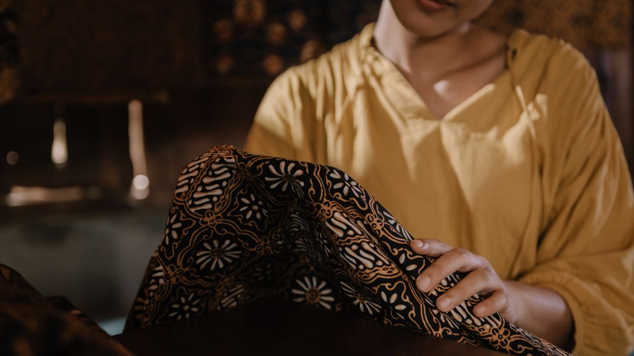 Batik: Seni Tradisional Indonesia yang Semakin Keren - Yourindonesia.id